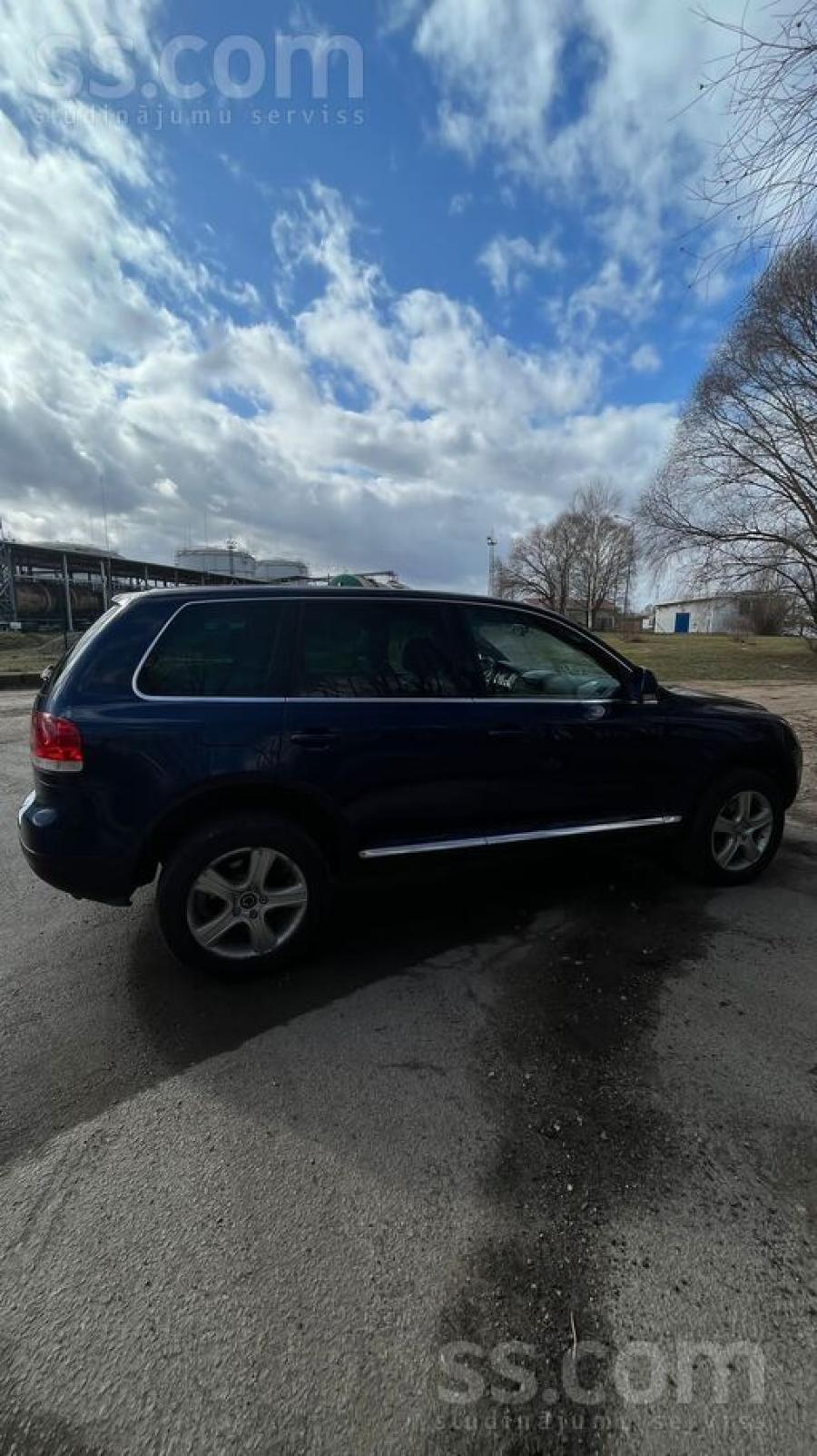 Blue Volkswagen Touareg 2004 in Riga, with an engine capacity of 2.50 L and mileage of 159 thousand km for 5750 €, photo 4 on AUTOMOTO.COM.LV