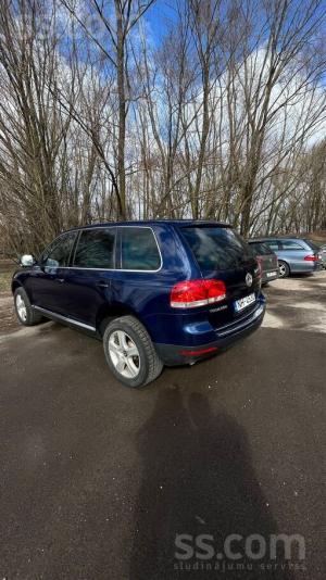 Blue Volkswagen Touareg 2004 in Riga, with an engine capacity of 2.50 L and mileage of 159 thousand km for 5750 €, photo 5 on AUTOMOTO.COM.LV