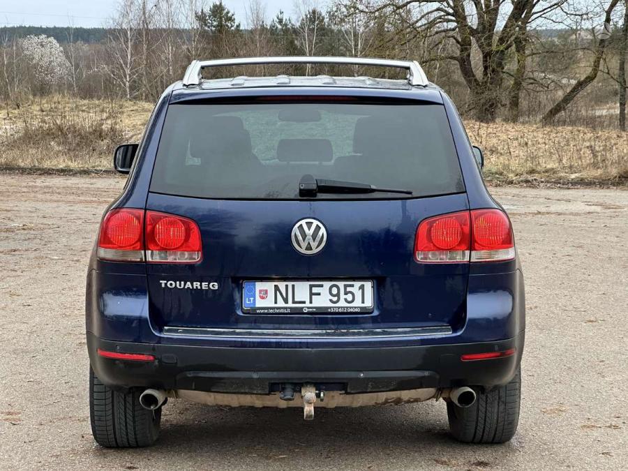 Blue Volkswagen Touareg 2004 in Vilnius, with an engine capacity of 3.19 L and mileage of 380 thousand km for 1999 €, photo 6 on AUTOMOTO.COM.LV