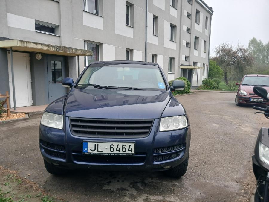 Zils Volkswagen Touareg 2004 Ogre, ar dzinēja tilpumu 3.00 L un nobraukumu 293 tūkst. km par 2300 €, foto 1 vietnē AUTOMOTO.COM.LV