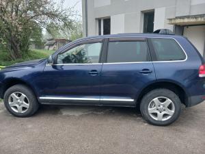 Zils Volkswagen Touareg 2004 Ogre, ar dzinēja tilpumu 3.00 L un nobraukumu 293 tūkst. km par 2300 €, foto 4 vietnē AUTOMOTO.COM.LV