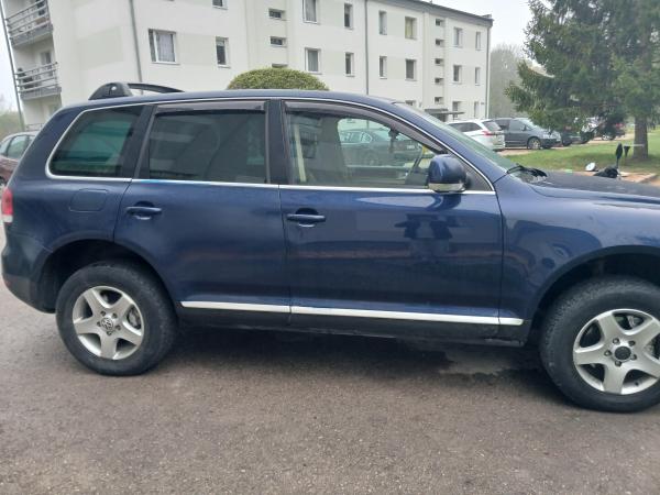 Zils Volkswagen Touareg 2004 Ogre, ar dzinēja tilpumu 3.00 L un nobraukumu 293 tūkst. km par 2300 €, foto 4 vietnē AUTOMOTO.COM.LV