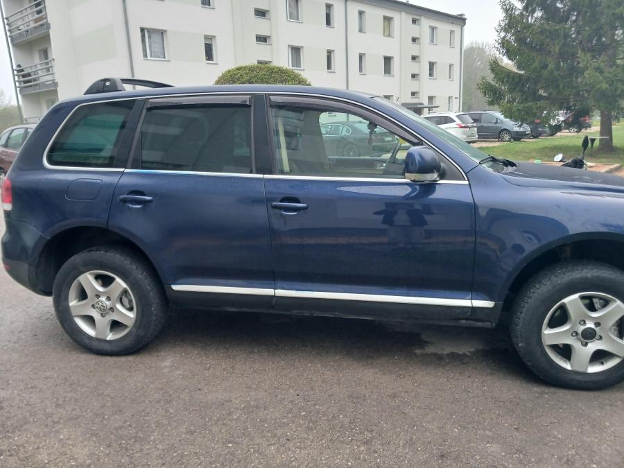 Zils Volkswagen Touareg 2004 Ogre, ar dzinēja tilpumu 3.00 L un nobraukumu 293 tūkst. km par 2300 €, foto 5 vietnē AUTOMOTO.COM.LV