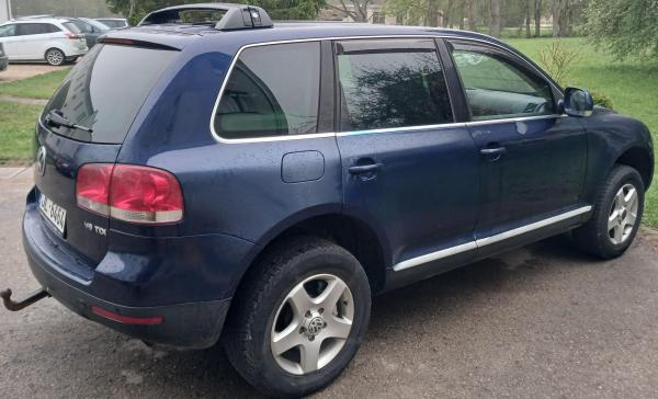 Zils Volkswagen Touareg 2004 Ogre, ar dzinēja tilpumu 3.00 L un nobraukumu 293 tūkst. km par 2300 €, foto 5 vietnē AUTOMOTO.COM.LV