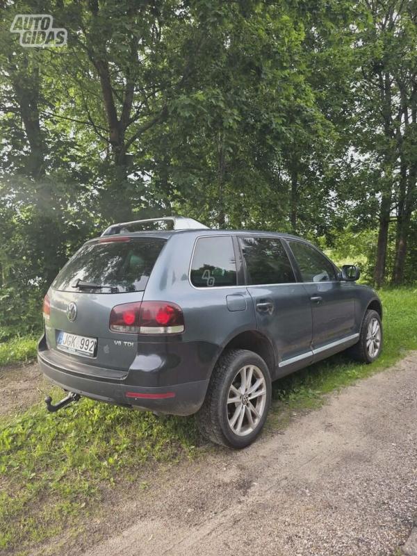 Blue Volkswagen Touareg 2004 in Utena, with an engine capacity of 3.00 L and mileage of 291 thousand km for 2800 €, photo 4 on AUTOMOTO.COM.LV