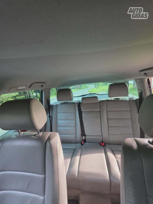 Blue Volkswagen Touareg 2004 in Utena, with an engine capacity of 3.00 L and mileage of 291 thousand km for 2800 €, photo 9 on AUTOMOTO.COM.LV