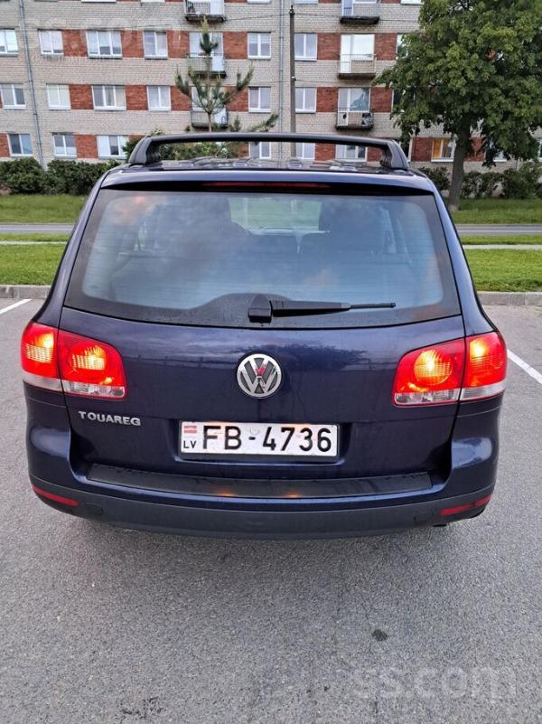 Zils Volkswagen Touareg 2004 Rīga, ar dzinēja tilpumu 2.50 L un nobraukumu 317 tūkst. km par 2800 €, foto 2 vietnē AUTOMOTO.COM.LV