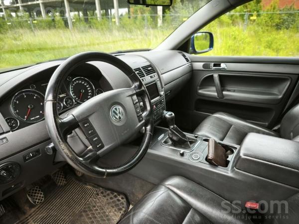 Blue Volkswagen Touareg 2005 in Jelgava, with an engine capacity of 2.50 L and mileage of 300 thousand km for 2900 €, photo 4 on AUTOMOTO.COM.LV