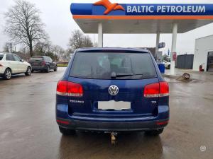 Zils Volkswagen Touareg 2005 Tauragė, ar dzinēja tilpumu 2.46 L un nobraukumu 260 tūkst. km par 2450 €, foto 6 vietnē AUTOMOTO.COM.LV
