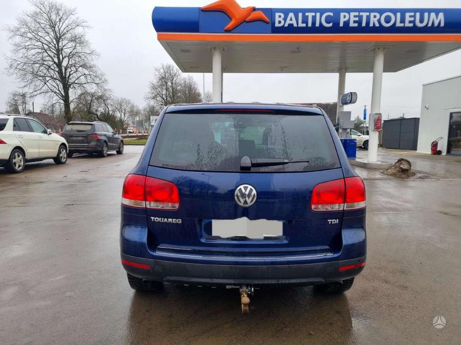 Zils Volkswagen Touareg 2005 Tauragė, ar dzinēja tilpumu 2.46 L un nobraukumu 260 tūkst. km par 2450 €, foto 6 vietnē AUTOMOTO.COM.LV