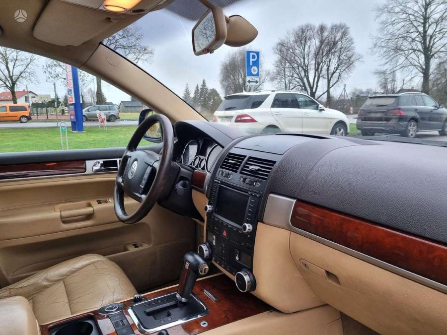 Zils Volkswagen Touareg 2005 Tauragė, ar dzinēja tilpumu 2.46 L un nobraukumu 260 tūkst. km par 2450 €, foto 10 vietnē AUTOMOTO.COM.LV