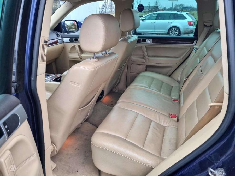 Zils Volkswagen Touareg 2005 Tauragė, ar dzinēja tilpumu 2.46 L un nobraukumu 260 tūkst. km par 2450 €, foto 12 vietnē AUTOMOTO.COM.LV