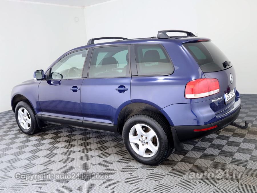 Blue Volkswagen Touareg 2005 in Tallinn, with an engine capacity of 2.50 L and mileage of 369 thousand km for 2199 €, photo 5 on AUTOMOTO.COM.LV