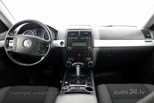 Zils Volkswagen Touareg 2005 Tallina, ar dzinēja tilpumu 2.50 L un nobraukumu 369 tūkst. km par 2199 €, foto 5 vietnē AUTOMOTO.COM.LV