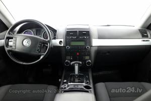 Blue Volkswagen Touareg 2005 in Tallinn, with an engine capacity of 2.50 L and mileage of 369 thousand km for 2199 €, photo 6 on AUTOMOTO.COM.LV