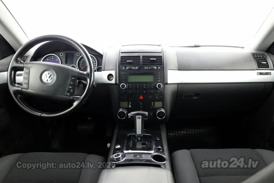 Blue Volkswagen Touareg 2005 in Tallinn, with an engine capacity of 2.50 L and mileage of 369 thousand km for 2199 €, photo 6 on AUTOMOTO.COM.LV