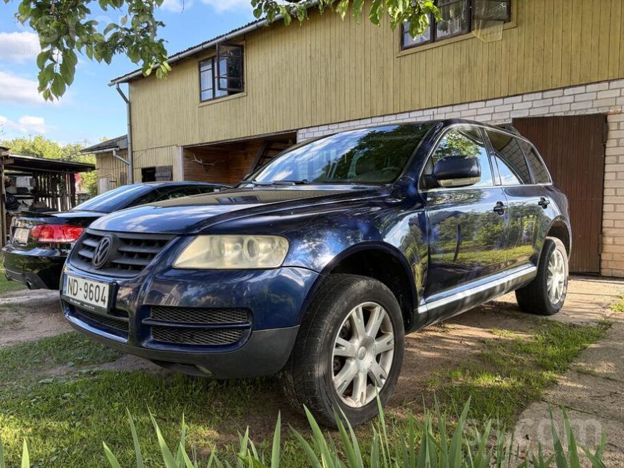 Blue Volkswagen Touareg 2005 in Bauska, with an engine capacity of 2.50 L and mileage of 324 thousand km for 2850 €, photo 1 on AUTOMOTO.COM.LV