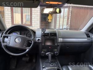 Blue Volkswagen Touareg 2005 in Bauska, with an engine capacity of 2.50 L and mileage of 324 thousand km for 2850 €, photo 6 on AUTOMOTO.COM.LV
