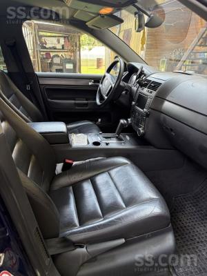 Blue Volkswagen Touareg 2005 in Bauska, with an engine capacity of 2.50 L and mileage of 324 thousand km for 2850 €, photo 7 on AUTOMOTO.COM.LV