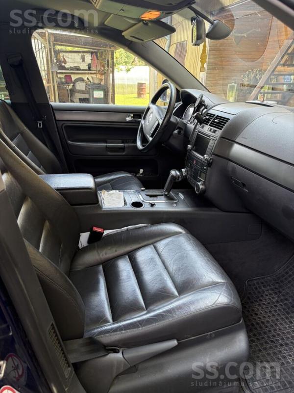 Zils Volkswagen Touareg 2005 Bauska, ar dzinēja tilpumu 2.50 L un nobraukumu 324 tūkst. km par 2850 €, foto 5 vietnē AUTOMOTO.COM.LV