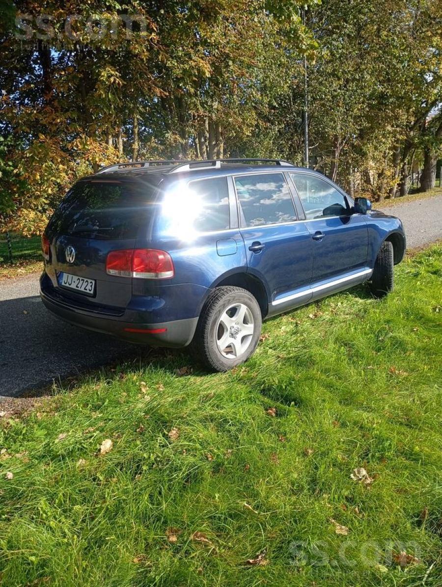 Blue Volkswagen Touareg 2006 in Riga, with an engine capacity of 2.50 L and mileage of 386 thousand km for 4100 €, photo 3 on AUTOMOTO.COM.LV