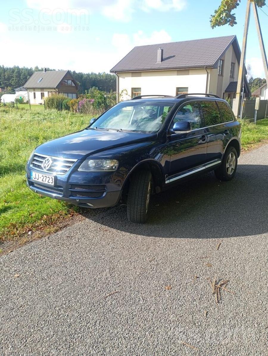 Blue Volkswagen Touareg 2006 in Riga, with an engine capacity of 2.50 L and mileage of 386 thousand km for 4100 €, photo 4 on AUTOMOTO.COM.LV