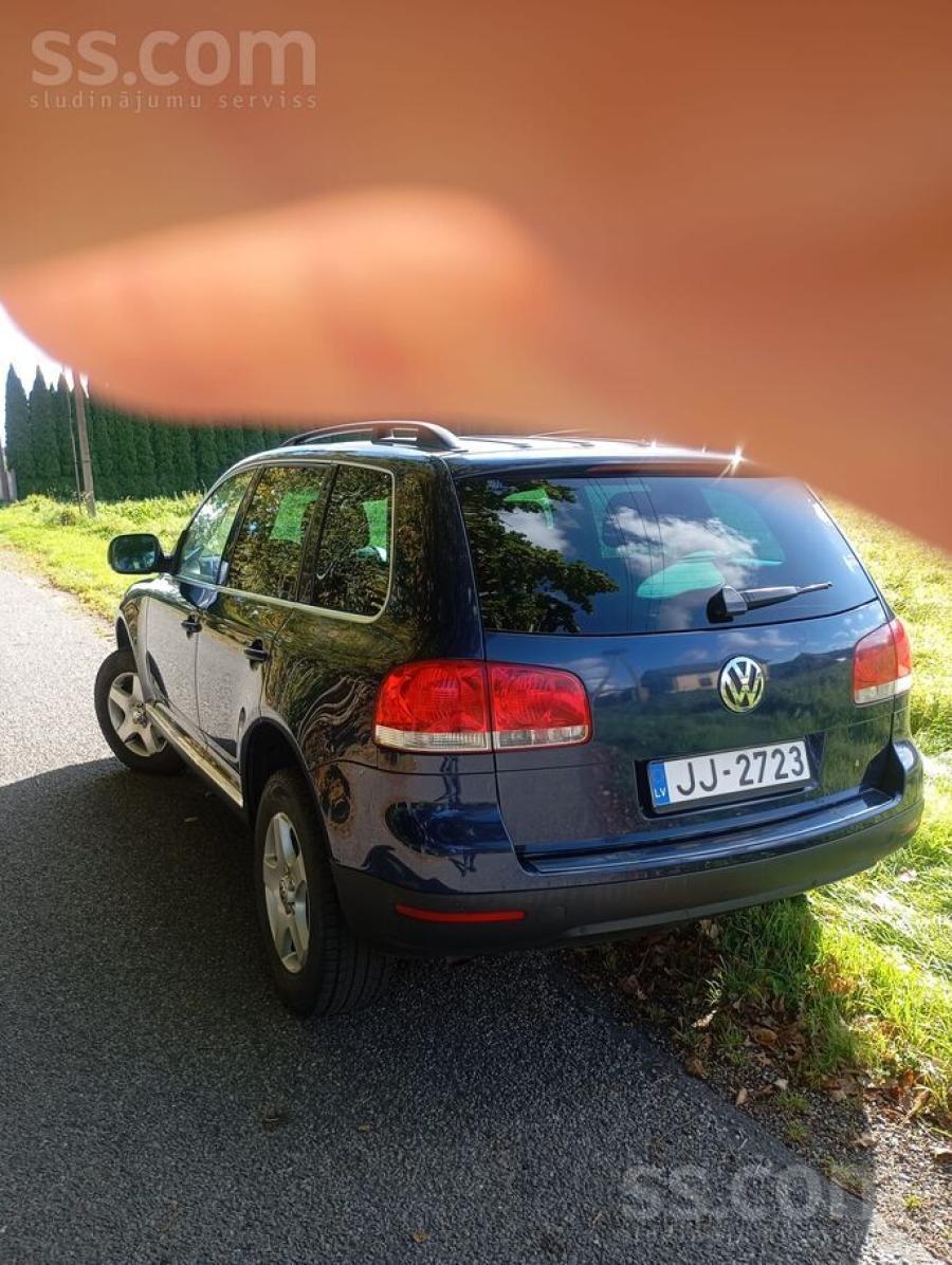 Blue Volkswagen Touareg 2006 in Riga, with an engine capacity of 2.50 L and mileage of 386 thousand km for 4100 €, photo 5 on AUTOMOTO.COM.LV