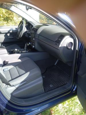 Blue Volkswagen Touareg 2006 in Riga, with an engine capacity of 2.50 L and mileage of 386 thousand km for 4100 €, photo 8 on AUTOMOTO.COM.LV