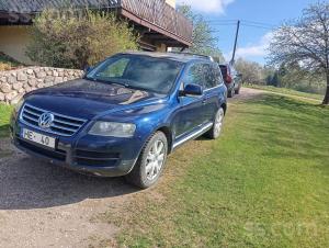 Blue Volkswagen Touareg 2006 in Cesis, with an engine capacity of 3.00 L and mileage of 431 thousand km for 1900 €, photo  on AUTOMOTO.COM.LV