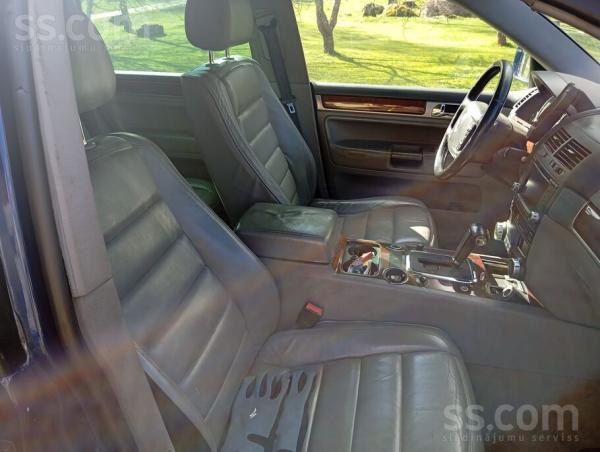 Blue Volkswagen Touareg 2006 in Cesis, with an engine capacity of 3.00 L and mileage of 431 thousand km for 1900 €, photo 6 on AUTOMOTO.COM.LV