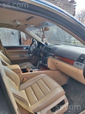 Blue Volkswagen Touareg 2006 in Riga, with an engine capacity of 3.00 L and mileage of 347 thousand km for 3500 €, photo 6 on AUTOMOTO.COM.LV
