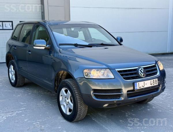 Blue Volkswagen Touareg 2006 in Riga, with an engine capacity of 2.50 L and mileage of 299 thousand km for 2890 €, photo 1 on AUTOMOTO.COM.LV