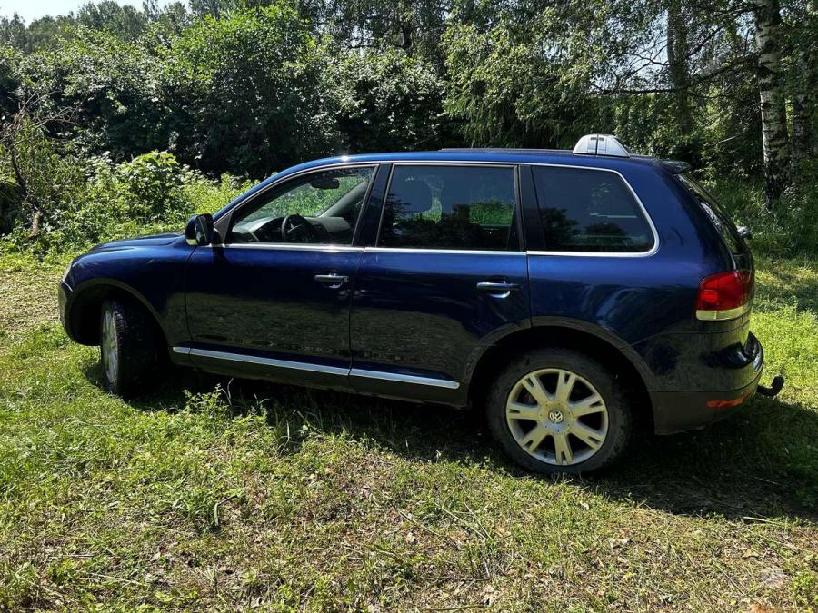 Zils Volkswagen Touareg 2006 Viļņa, ar dzinēja tilpumu 2.97 L un nobraukumu 432 tūkst. km par 2000 €, foto 8 vietnē AUTOMOTO.COM.LV