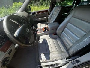 Zils Volkswagen Touareg 2006 Viļņa, ar dzinēja tilpumu 2.97 L un nobraukumu 432 tūkst. km par 2000 €, foto 9 vietnē AUTOMOTO.COM.LV