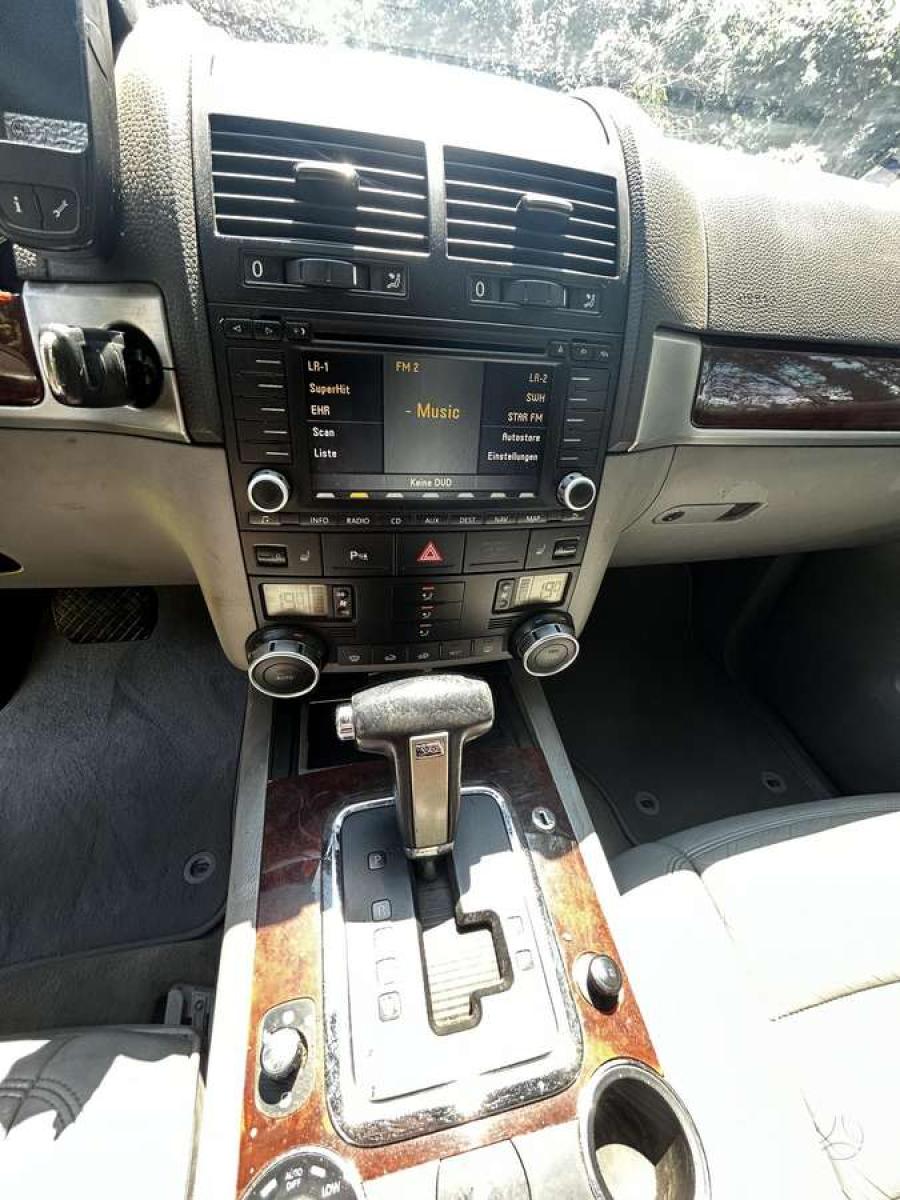 Zils Volkswagen Touareg 2006 Viļņa, ar dzinēja tilpumu 2.97 L un nobraukumu 432 tūkst. km par 2000 €, foto 13 vietnē AUTOMOTO.COM.LV