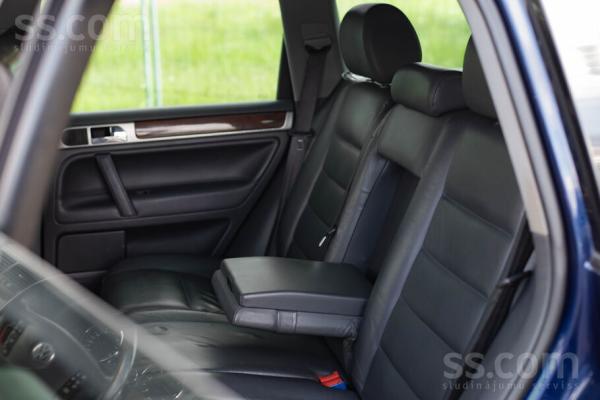 Blue Volkswagen Touareg 2007 in Riga, with an engine capacity of 3.00 L and mileage of 347 thousand km for 5990 €, photo 10 on AUTOMOTO.COM.LV