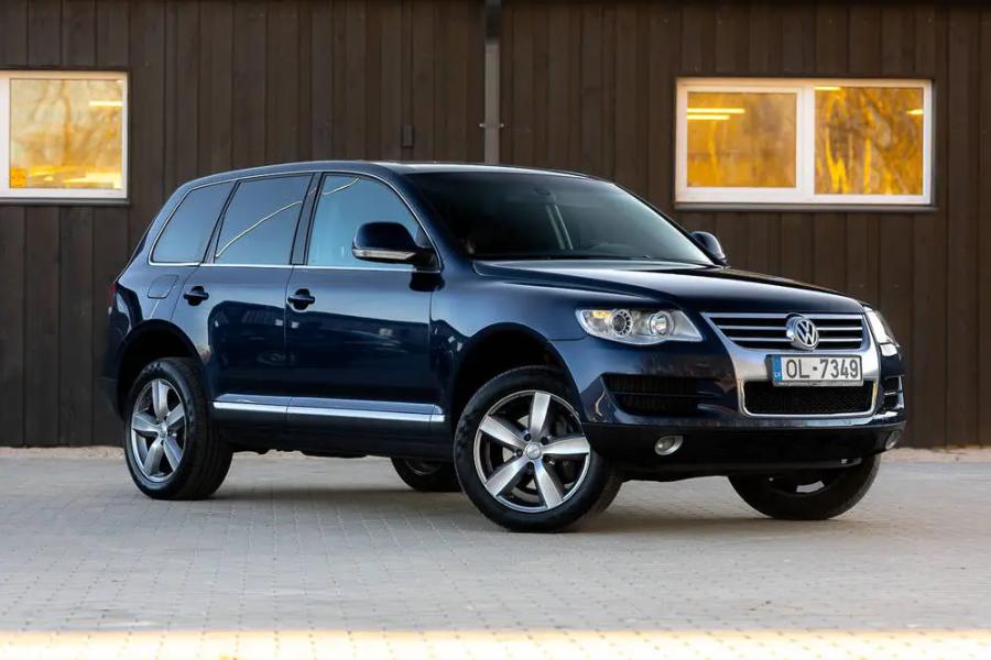 Blue Volkswagen Touareg 2007 in Jelgava, with an engine capacity of 3.00 L and mileage of 332 thousand km for 5900 €, photo 3 on AUTOMOTO.COM.LV