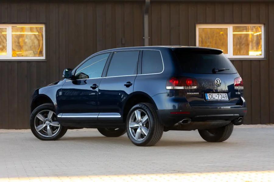 Blue Volkswagen Touareg 2007 in Jelgava, with an engine capacity of 3.00 L and mileage of 332 thousand km for 5900 €, photo 5 on AUTOMOTO.COM.LV