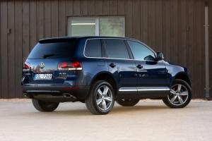 Blue Volkswagen Touareg 2007 in Jelgava, with an engine capacity of 3.00 L and mileage of 332 thousand km for 5900 €, photo 6 on AUTOMOTO.COM.LV