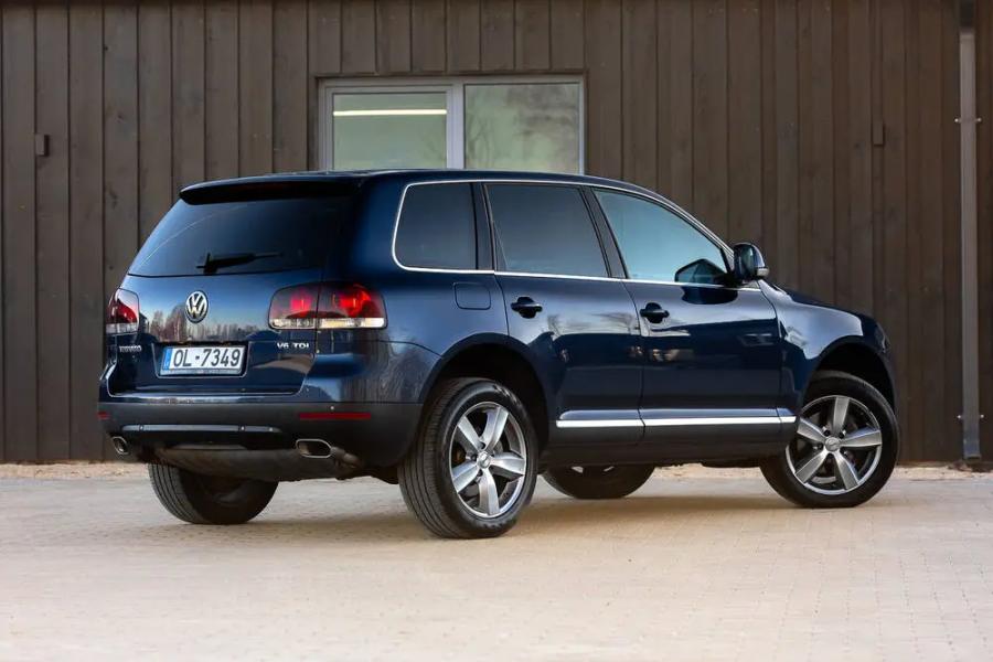 Blue Volkswagen Touareg 2007 in Jelgava, with an engine capacity of 3.00 L and mileage of 332 thousand km for 5900 €, photo 6 on AUTOMOTO.COM.LV