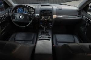 Blue Volkswagen Touareg 2007 in Jelgava, with an engine capacity of 3.00 L and mileage of 332 thousand km for 5900 €, photo 9 on AUTOMOTO.COM.LV