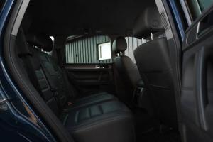 Blue Volkswagen Touareg 2007 in Jelgava, with an engine capacity of 3.00 L and mileage of 332 thousand km for 5900 €, photo 12 on AUTOMOTO.COM.LV
