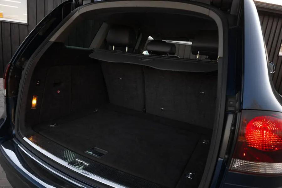 Blue Volkswagen Touareg 2007 in Jelgava, with an engine capacity of 3.00 L and mileage of 332 thousand km for 5900 €, photo 13 on AUTOMOTO.COM.LV