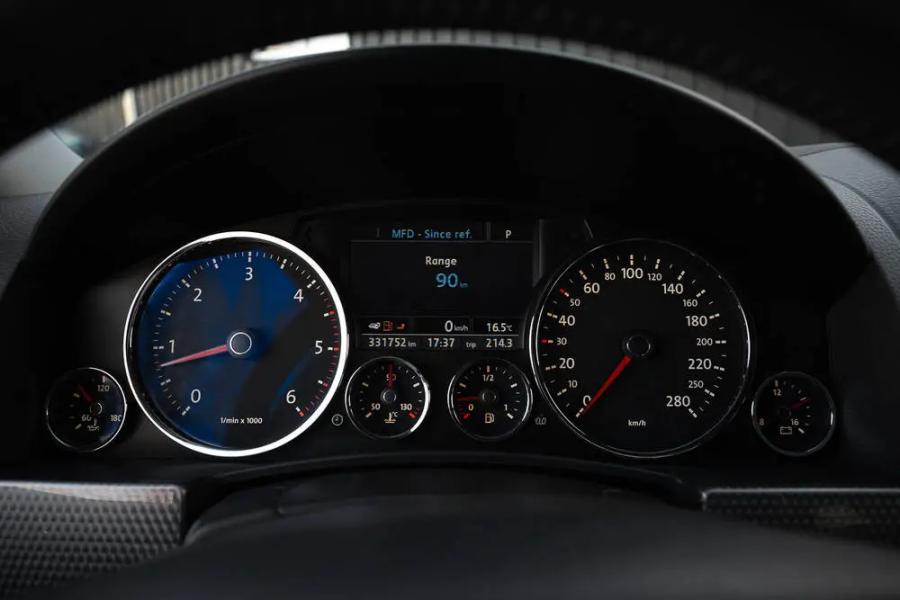 Blue Volkswagen Touareg 2007 in Jelgava, with an engine capacity of 3.00 L and mileage of 332 thousand km for 5900 €, photo 15 on AUTOMOTO.COM.LV