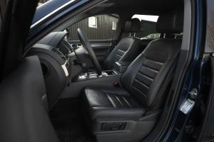 Blue Volkswagen Touareg 2007 in Jelgava, with an engine capacity of 3.00 L and mileage of 332 thousand km for 5900 €, photo 18 on AUTOMOTO.COM.LV