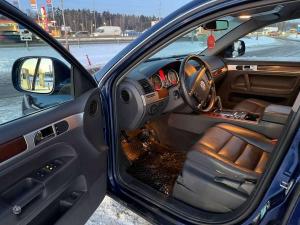 Zils Volkswagen Touareg 2008 Kauņa, ar dzinēja tilpumu 2.97 L un nobraukumu 280 tūkst. km par 5400 €, foto 7 vietnē AUTOMOTO.COM.LV