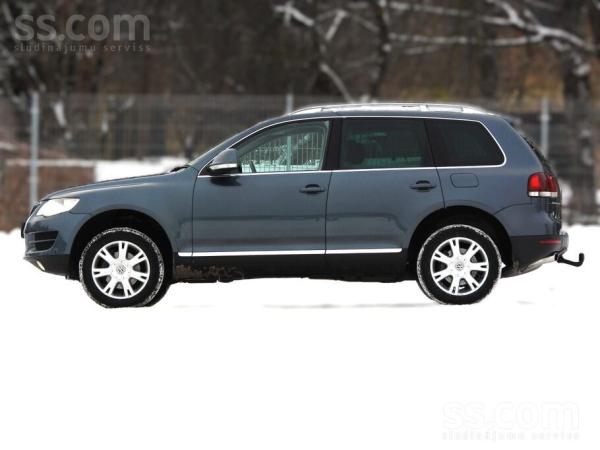 Blue Volkswagen Touareg 2008 in Riga, with an engine capacity of 3.00 L and mileage of 384 thousand km for 5900 €, photo 4 on AUTOMOTO.COM.LV