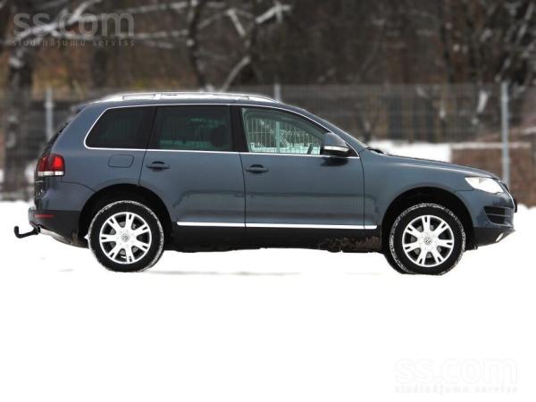 Blue Volkswagen Touareg 2008 in Riga, with an engine capacity of 3.00 L and mileage of 384 thousand km for 5900 €, photo 5 on AUTOMOTO.COM.LV