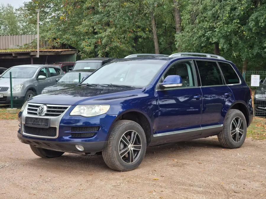 Blue Volkswagen Touareg 2008 in Grobiņa, with an engine capacity of 3.00 L and mileage of 436 thousand km for 4750 €, photo 3 on AUTOMOTO.COM.LV