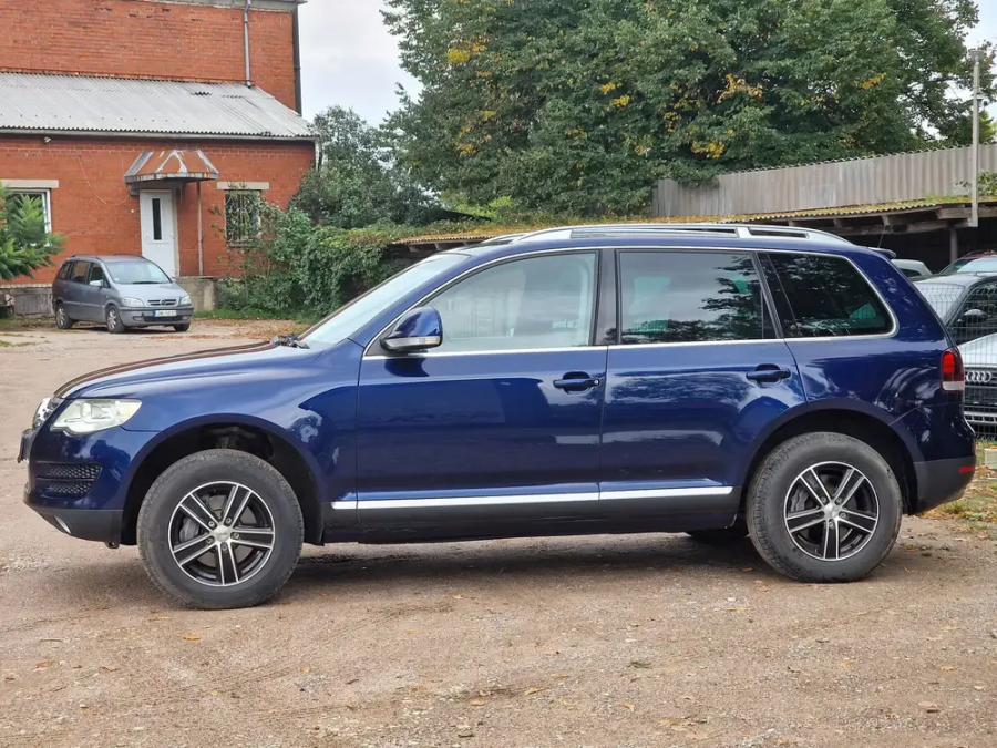 Blue Volkswagen Touareg 2008 in Grobiņa, with an engine capacity of 3.00 L and mileage of 436 thousand km for 4750 €, photo 4 on AUTOMOTO.COM.LV